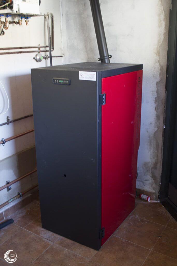 CALDERA DE PELLETS | Instalación de biomasa en vivienda unifamiliar de ...